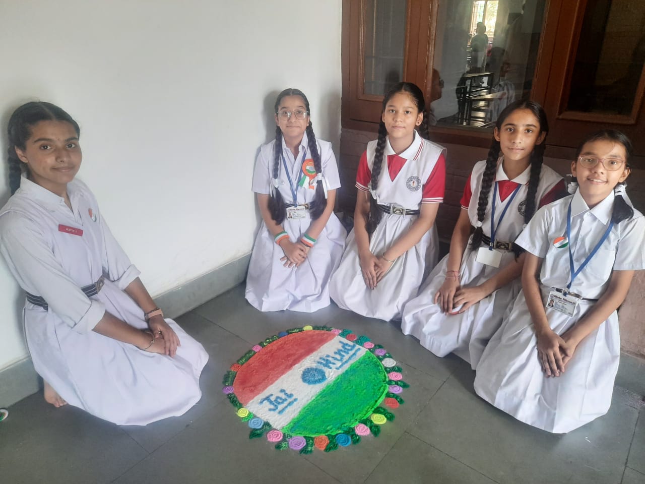 RANGOLI MAKING ON "AZADI KA AMRIT MAHOTSAV" :: Shishu Niketan Model Sr ...